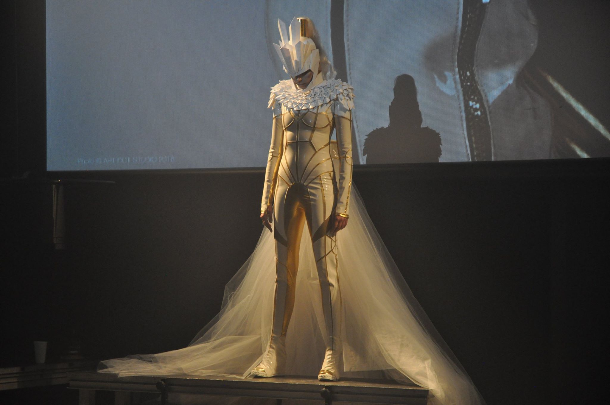 fashion_stl_modelky_3D_Tisk_3d_print_catwalk_white_armor – MakersLab ...